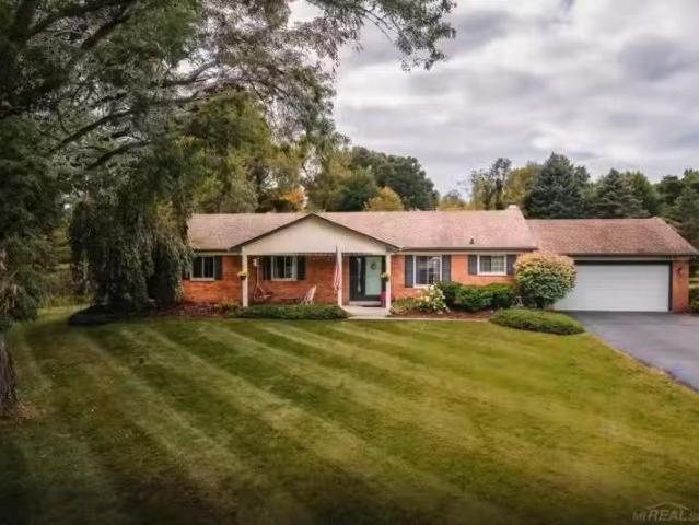 3144 OLD CARRIAGE TRL, BRIGHTON, MI 48116 Single Family Reside.