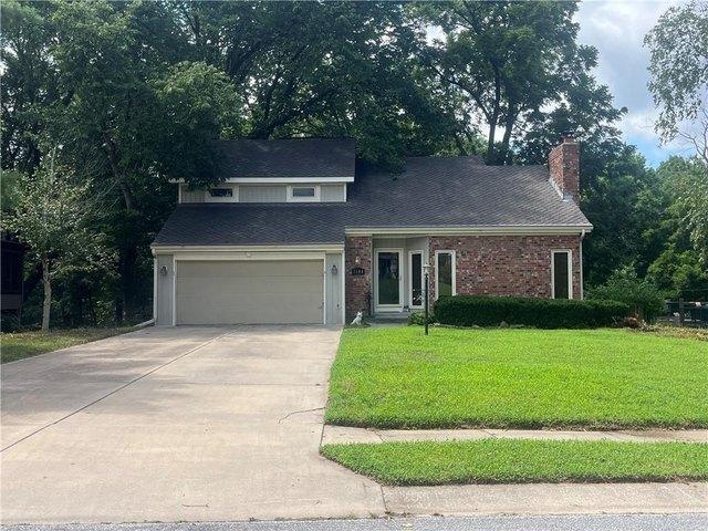3144 Lakeview Cir, Leavenworth, KS 66048