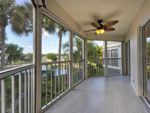 3146 Via Poinciana Unit 209, Lake Worth, FL