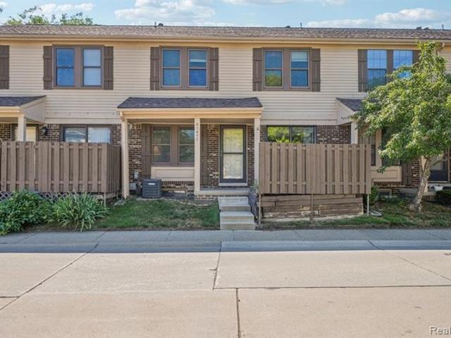 31477 Bear Creek Blvd, Warren, MI 48093