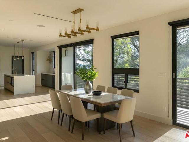 3147 Hollyridge Drive