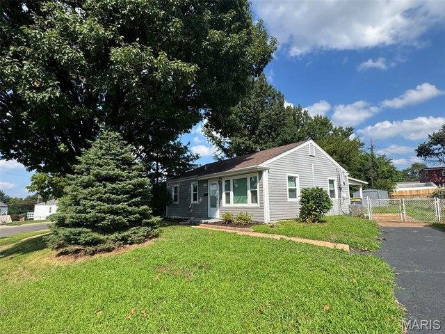 3148 Saint David Ln, Saint Ann, MO 63074