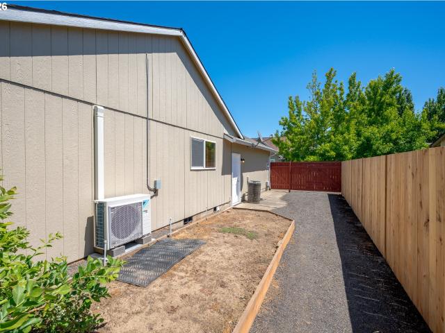 3149 ne maloney dr