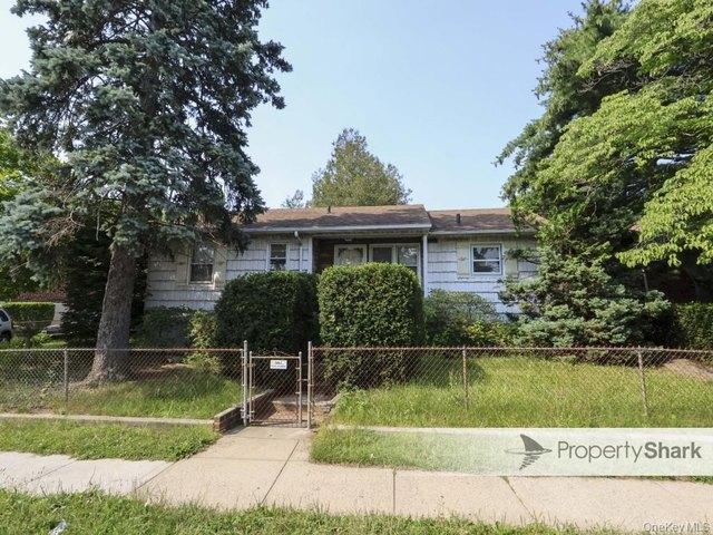 3140 Country Club Rd, Bronx, NY 10465