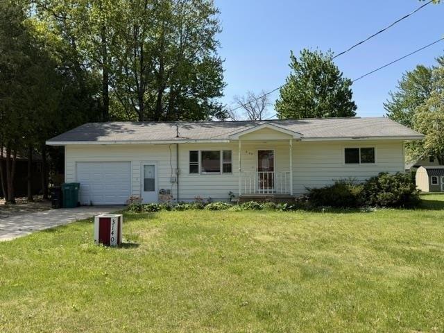3140 Lee St, Harrison, MI 48625