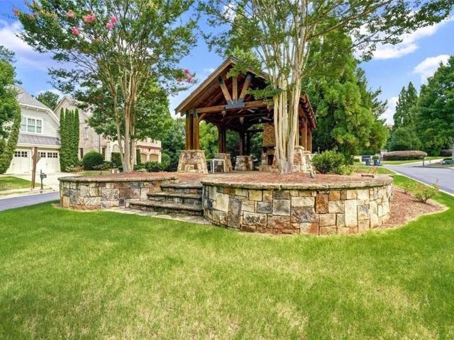 3140 Stonecrest Drive SE