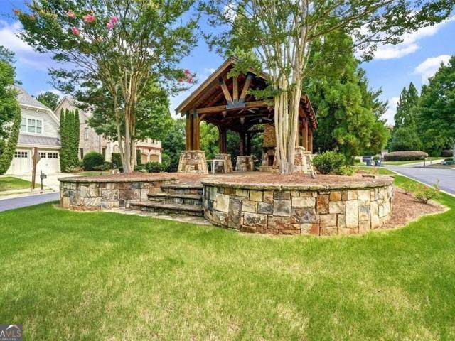 3140 Stonecrest Drive SE
