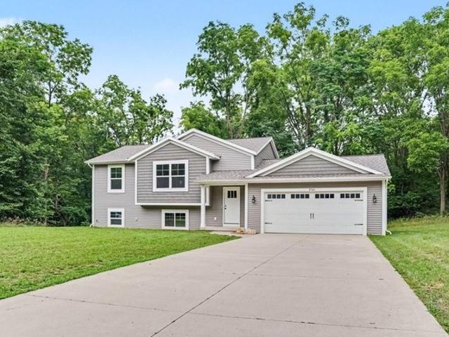 3141 Valley Vista Dr, Allegan, MI 49010