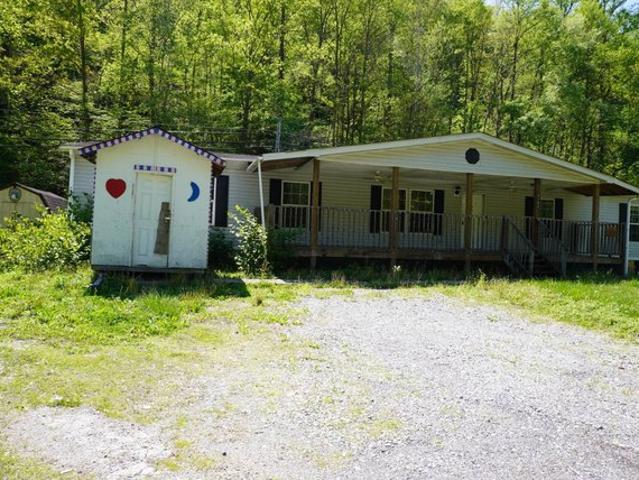 3142 Buffalo Creek Rd, Accoville, WV 25606