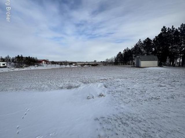 3142 E Ave SW, Dickinson, ND 58601