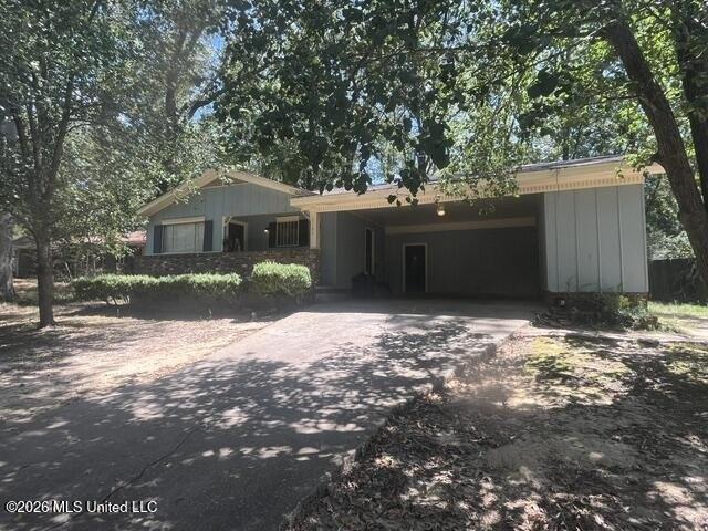 3142 Peterson Dr, Jackson, MS 39212