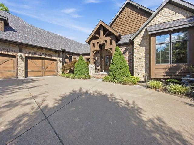 3142 W Cedarbluff Dr, Springfield, MO 65810