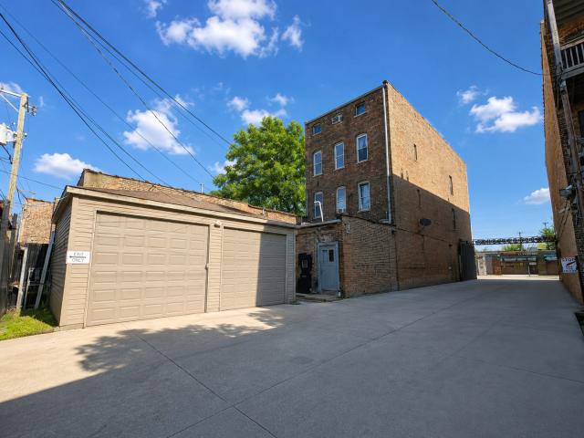 3142 W Cermak Road