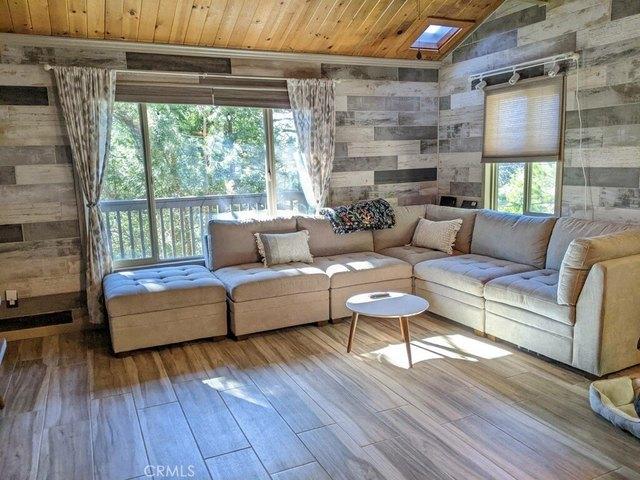 31434 Circle View Dr, Running Springs, CA 92382