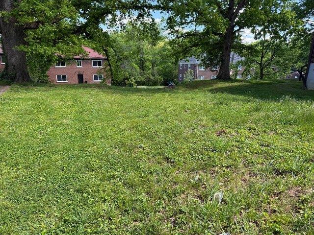 3143 Bracken Woods Ln, Cincinnati, OH 45211