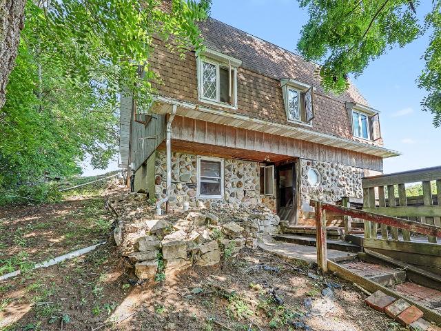 3143 Highway F36 W