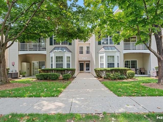 314 Cambridge Dr, Butler, NJ 07405
