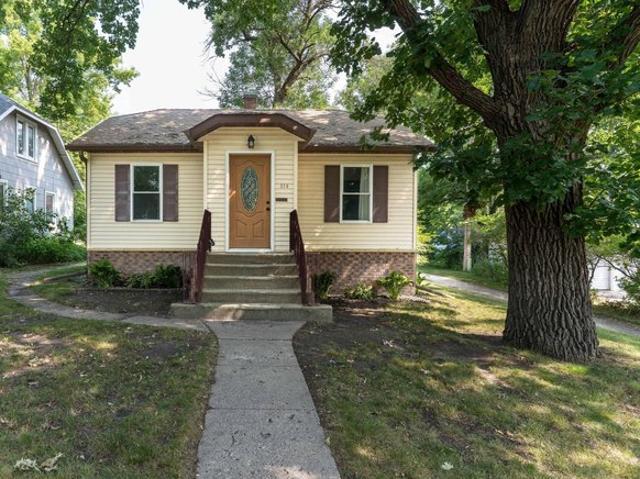 314 Birch Ave W, Fergus Falls, MN 56537