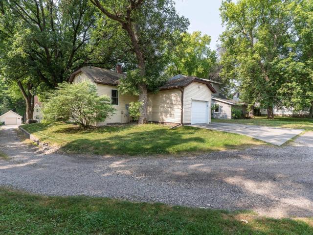 314 Birch Avenue W