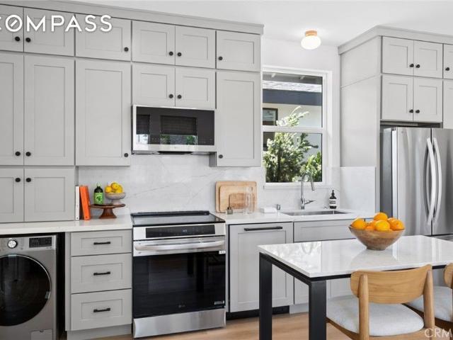 314 E 16th St C, Costa Mesa, CA