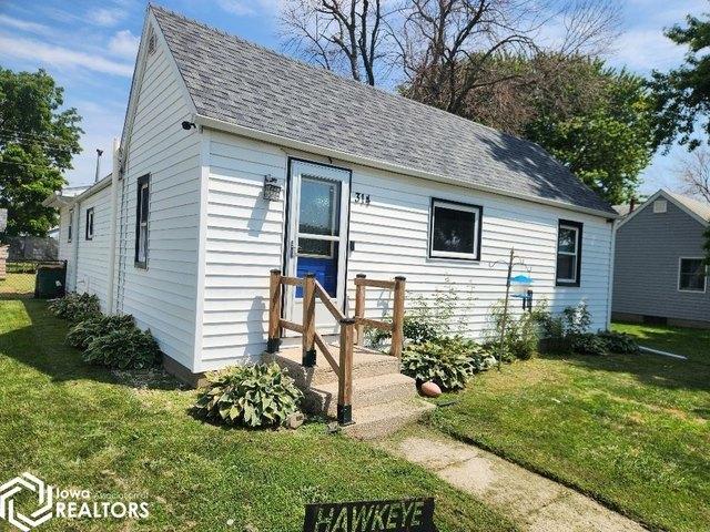 314 E 1st St, Kanawha, IA 50447
