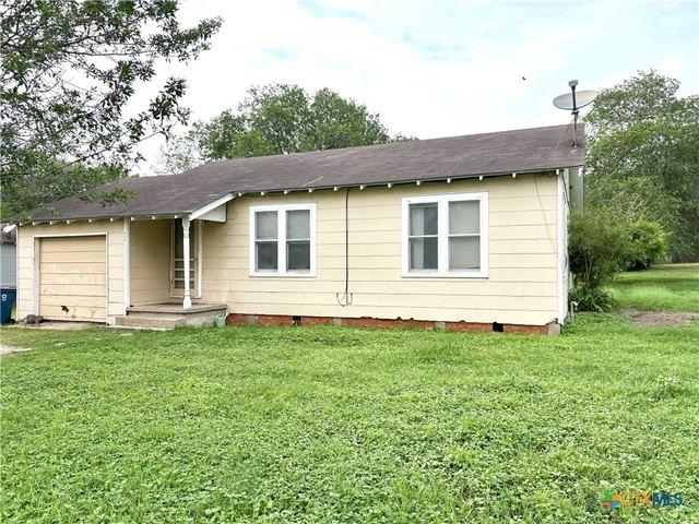 314 E North St, Goliad, TX 77963
