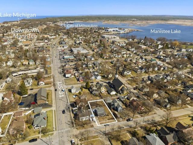 314 5th St, Manistee, MI 49660