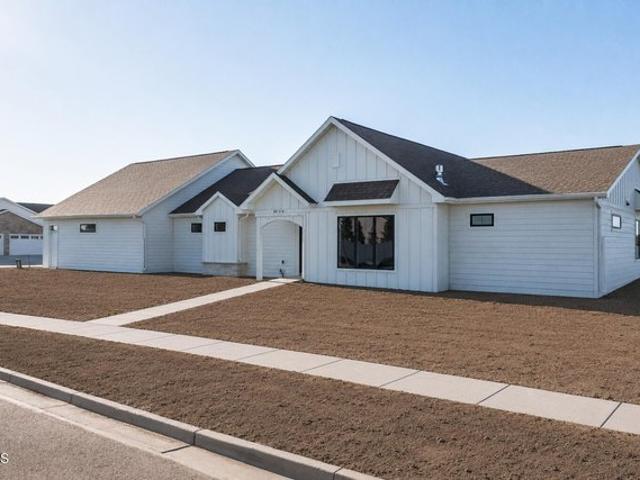 314 Lennox Dr, Bismarck, ND 58504