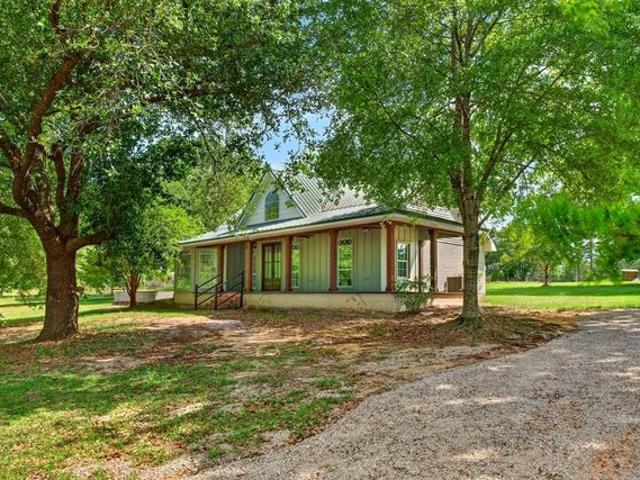 314 Matthews Rd, Carriere, MS 39426