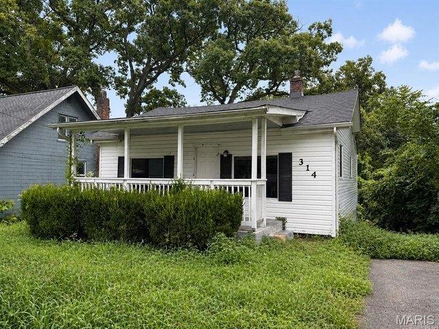 314 Midridge Dr, Saint Louis, MO 63137