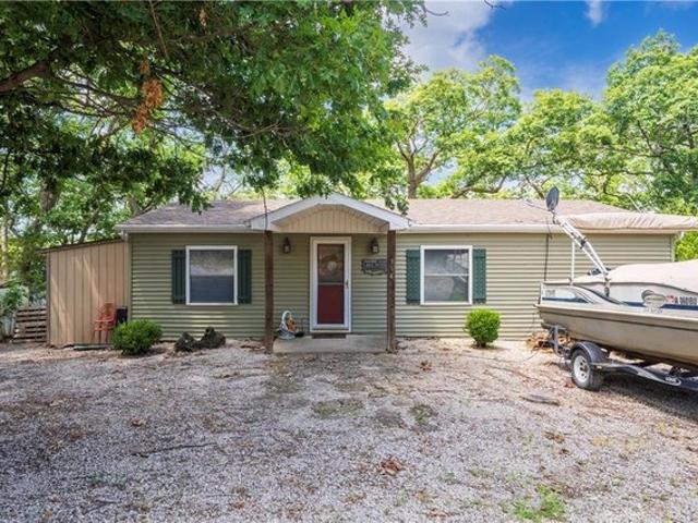 314 SE Lakeside Dr, La Cygne, KS 66040