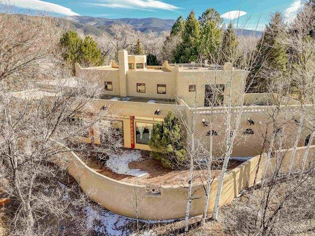 314 Spruce Ln, Taos, NM 87571