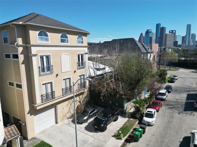 314 W Bell Street 201