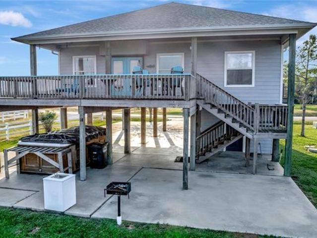 314 Windswept Dr, Port Lavaca, TX 77979