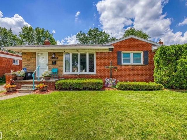 31557 Kelly Rd, Fraser, MI 48026