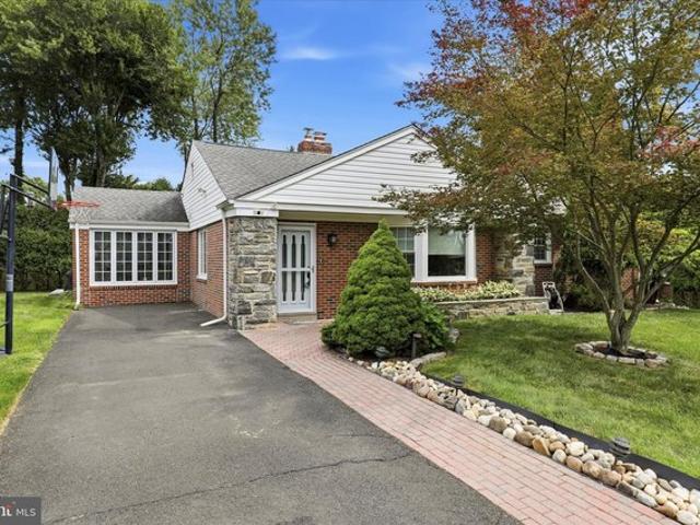 3155 Manor Rd, Huntingdon Valley, PA 19006
