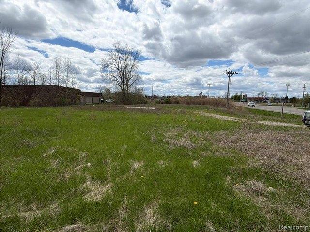 3155 W Thompson Rd, Fenton, MI 48430
