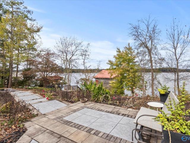 3156 Lakeshore Drive