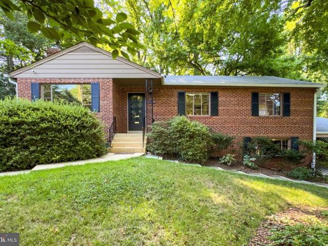 3159 Patrick Henry Dr, Falls Church, VA 22044