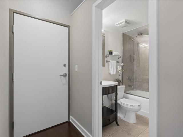 3150 N Sheffield Avenue # 606