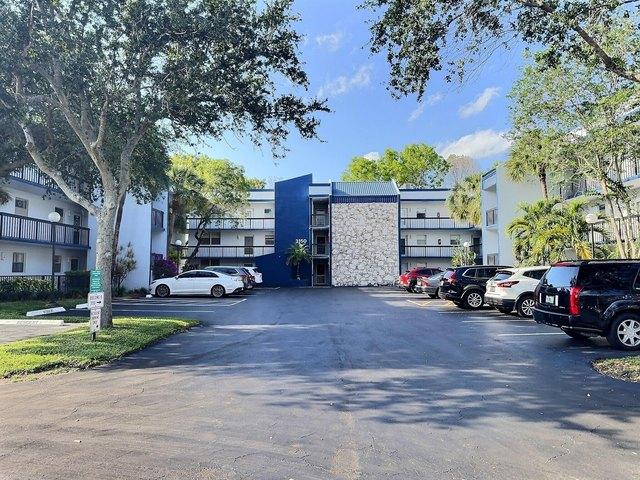 3150 Holiday Springs Blvd Unit 8 204, Margate, FL 33063