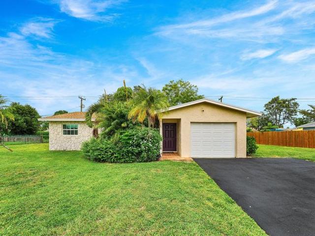 3150 Pinehurst Dr, Lake Worth, FL 33467