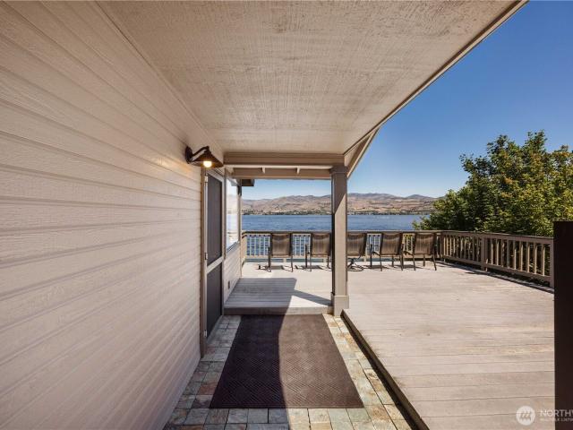 3150 S Lakeshore Rd, Chelan, WA