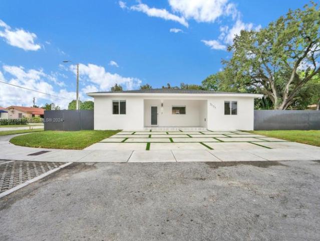 3151 NW 14th St, Miami, FL 33125