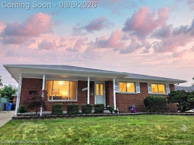 31527 Pinto Dr, Warren, MI 48093