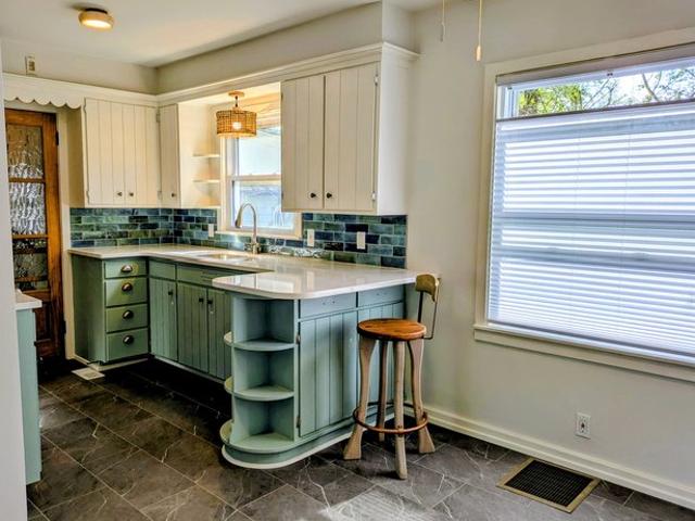 3152 Dean Lake Ave NE, Grand Rapids, MI 49525