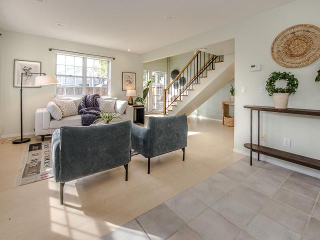 3152 Woods Cir, Davis, CA 95616 | Compass