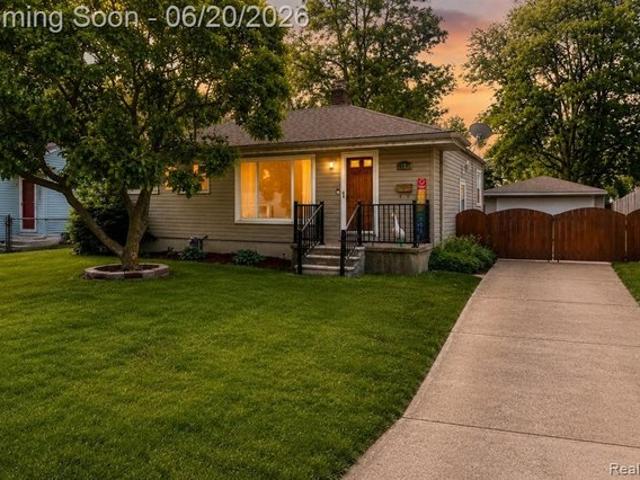 31539 Glen St, Westland, MI 48186
