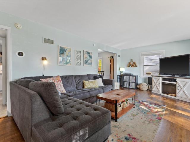 3153 S Pennsylvania Ave