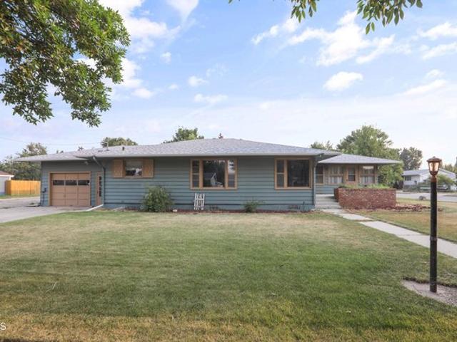 315 20th St E, Williston, ND 58801